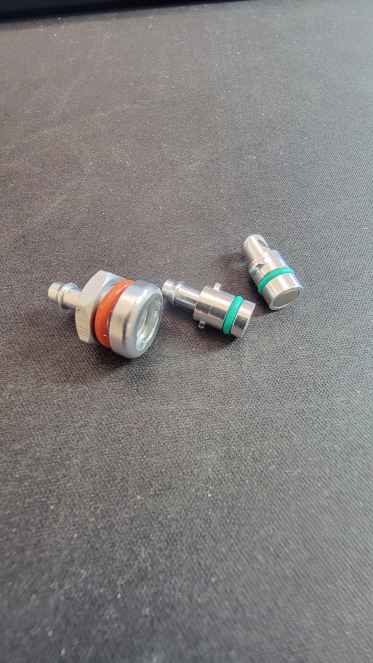 Fuel vent system for aircraft fuselage. Locking plug and overflow ...